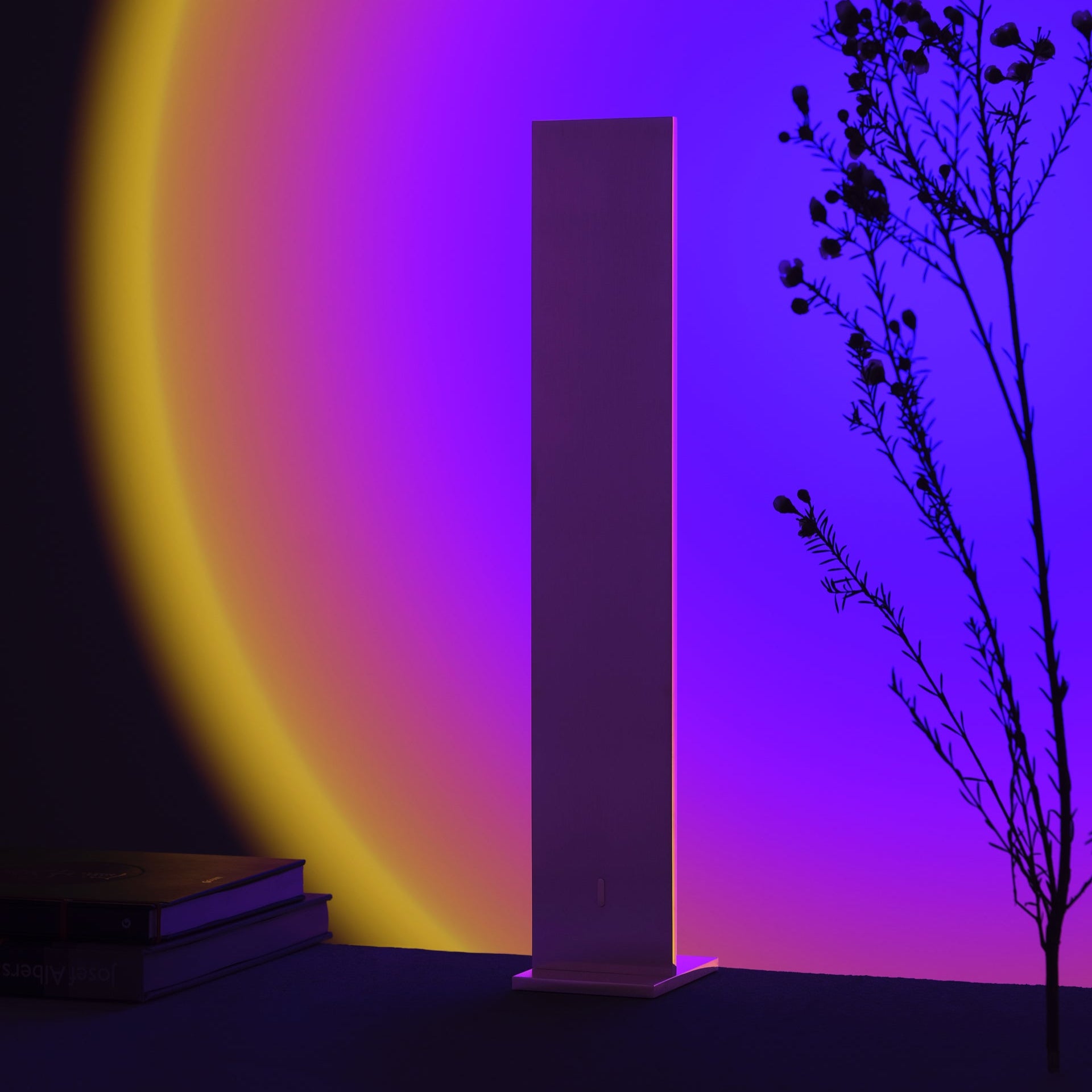 HALO HYPERSUN TABLE | Sculptural Elegance